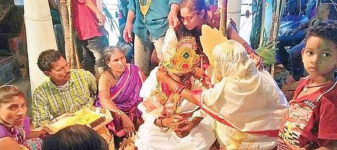 100 couples tie knots in mass marriage held in every 3 yrs