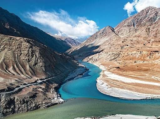 Pakistan awards China contracts for dam construction on Indus river