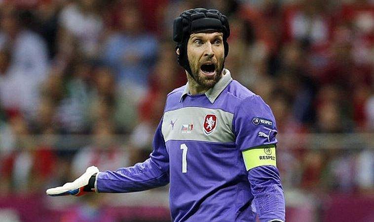 Arsenal goalie Petr Cech angry after defeat against Tottenham Hotspur