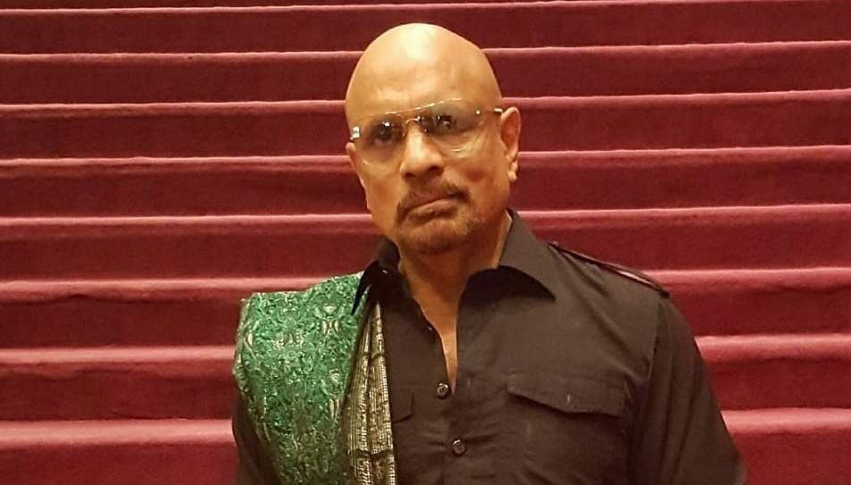 Tough to find committed actors for English plays, says Bharat Dabholkar