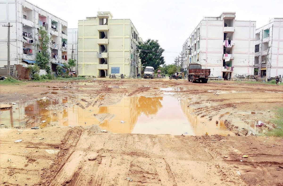Jnnurm housing complex not a comfortable abode for many
