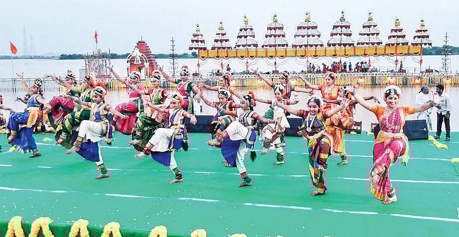 ‘Krishna Nitya Harathi’ at Pavitra Sangamam enters second year