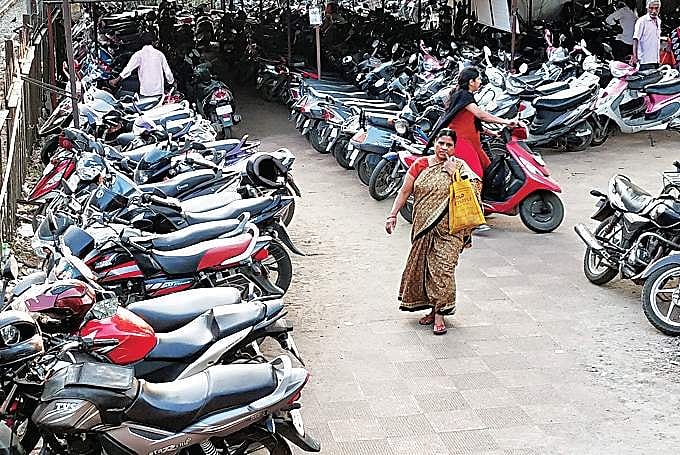 Two wheelers and encroachers crowd overbridge in Chromepet