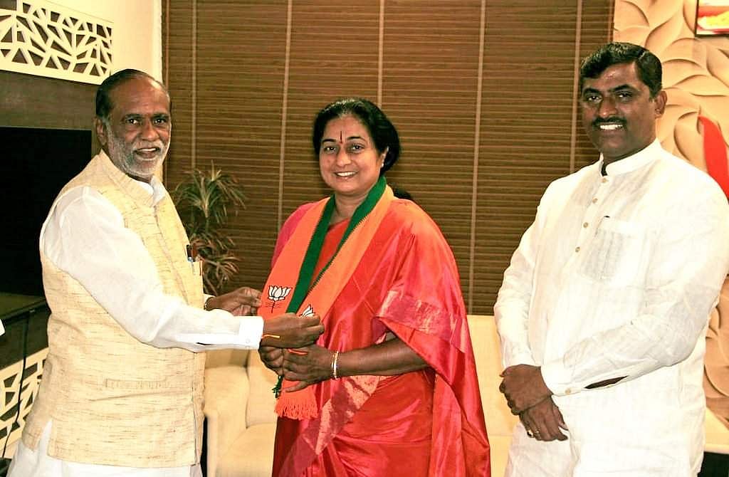 Damodar Rajanarasimha's wife Padmini Reddy joins BJP in the day ...