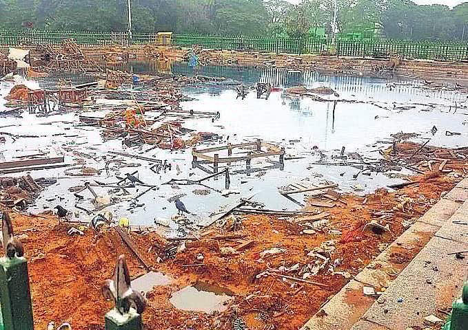 Ulsoor lake kalyani a mess 15 days post Ganesh Chaturthi