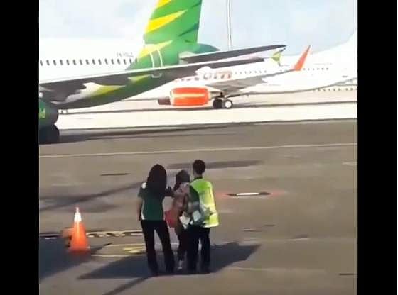 Woman reaches airport 10 minutes before flight's departure, chases ...