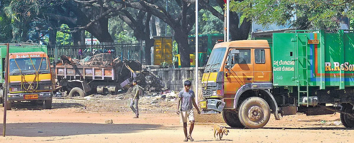 BBMP parks garbage trucks in historical park