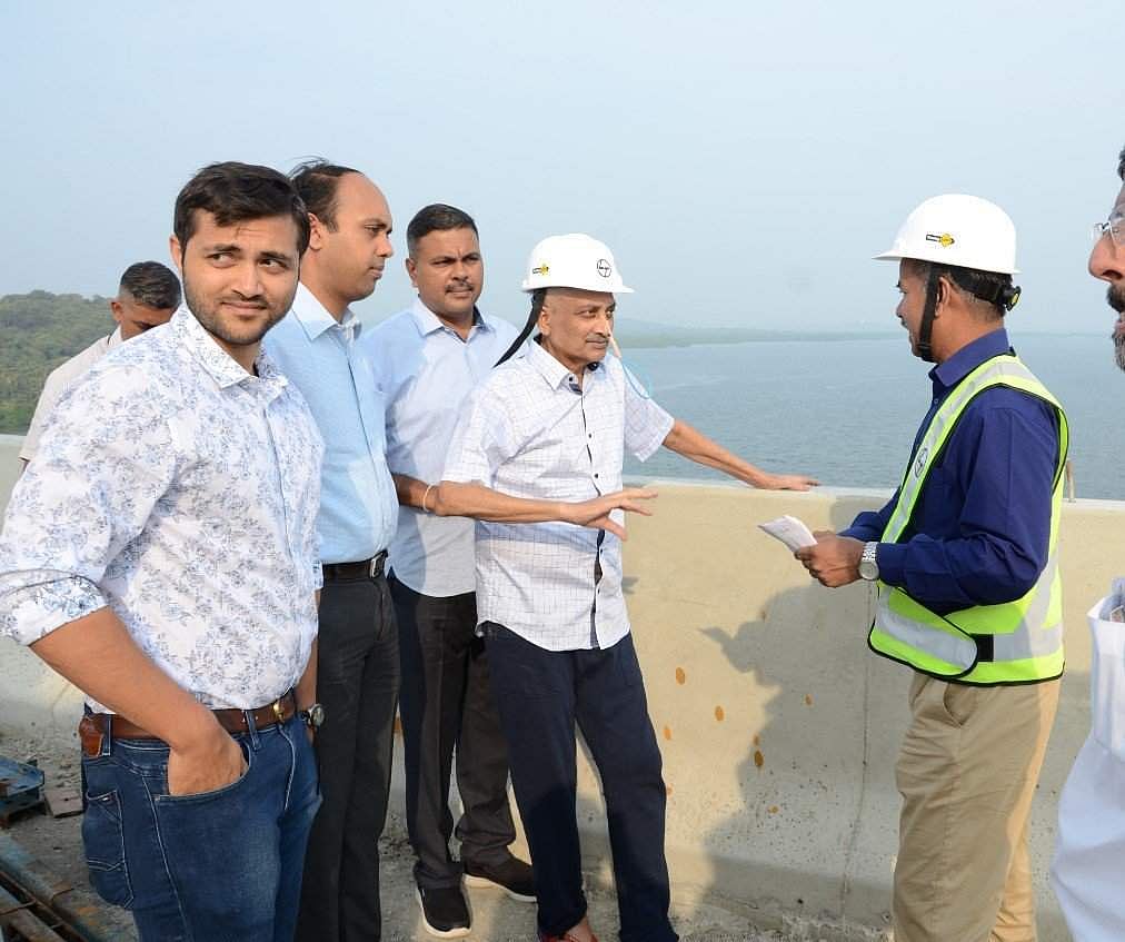 Ailing Manohar Parrikar makes surprise visit to upcoming bridge site in Goa