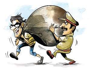 Police informer turns thief, held with gang