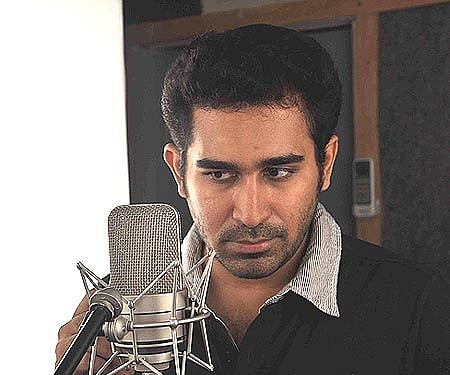 Vijay Antony learns silambam for cop film 'Thimiru Pudichavan'