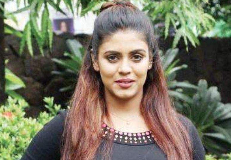 Iniya thrilled about pairing up with Mammootty in Parole