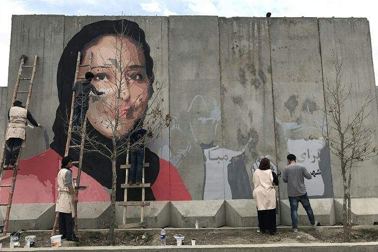 Afghan street artists haunt warlords with graffiti campaign