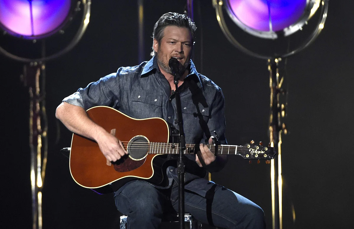 Blake Shelton faces backlash over new song 'Minimum Wage' Blake Shelton faces backlash over new song 'Minimum Wage'