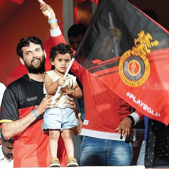 Cricket merchandise sellers add colour to T20 matches