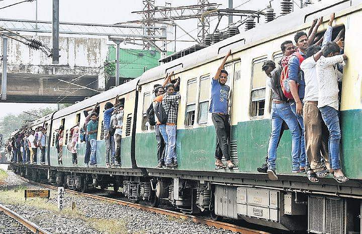 Railways to cancel season tickets of footboard travellers