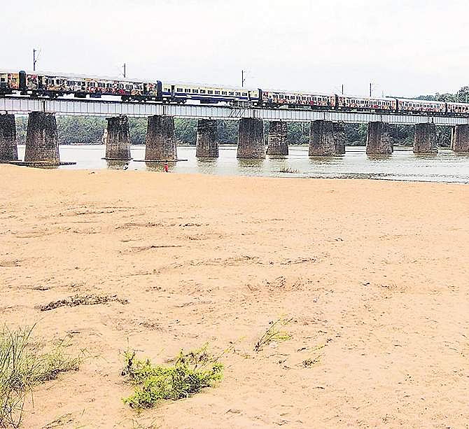 Sand mafia keeps cops on their toes