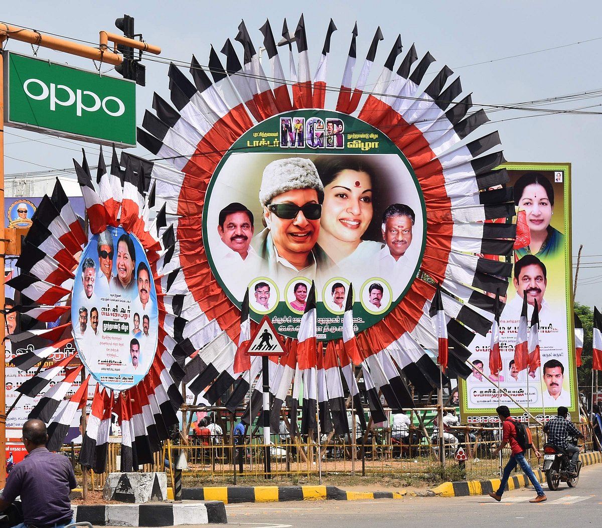Punish rulers for failing to remove banners: PMK