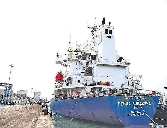 Largest self-discharge vessel in Asia visits city
