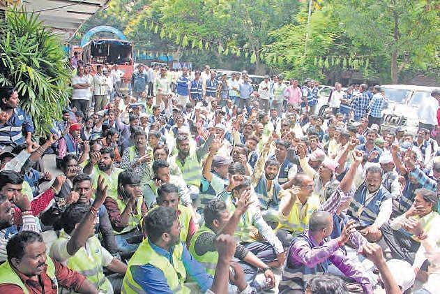 GHMC workers go on strike, demand job regularisation