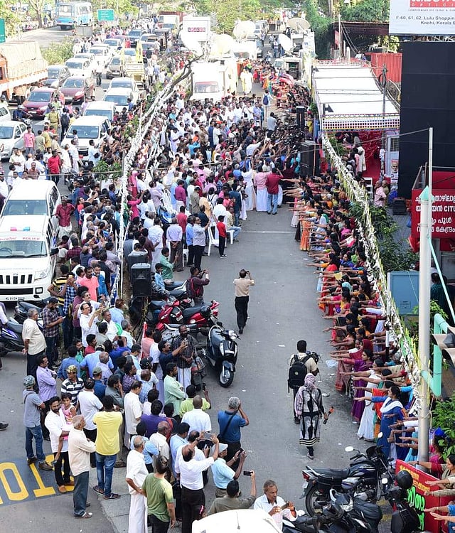 Vanitha Mathil for Renaissance: Kerala women script history with 620-km ...