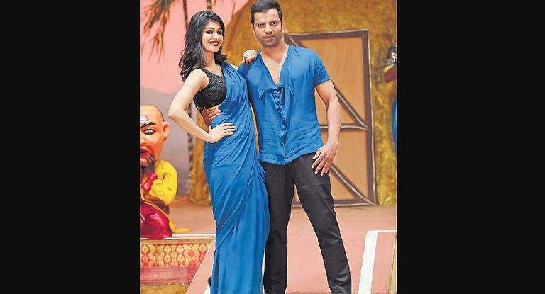 Sathish, Aditi show sizzling dance moves in Brahmachari