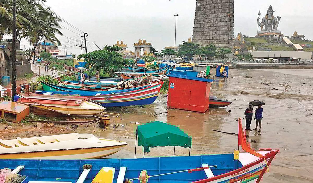 Karnataka braces for cyclone as heavy rain pounds coast