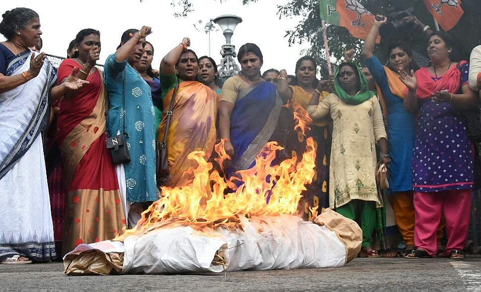 Dalit sisters' death: Opposition protests over Walayar case disrupts ...