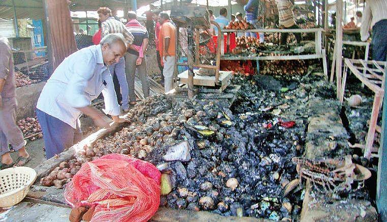 80 pindis reduced to ashes at Golebazaar