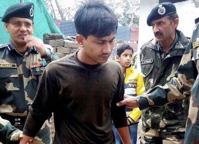 Alleging harassment, soldier Chandu Chavan, who once crossed LoC, quits ...