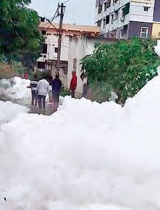 Periki lake froths again, engulfs Dharani Nagar