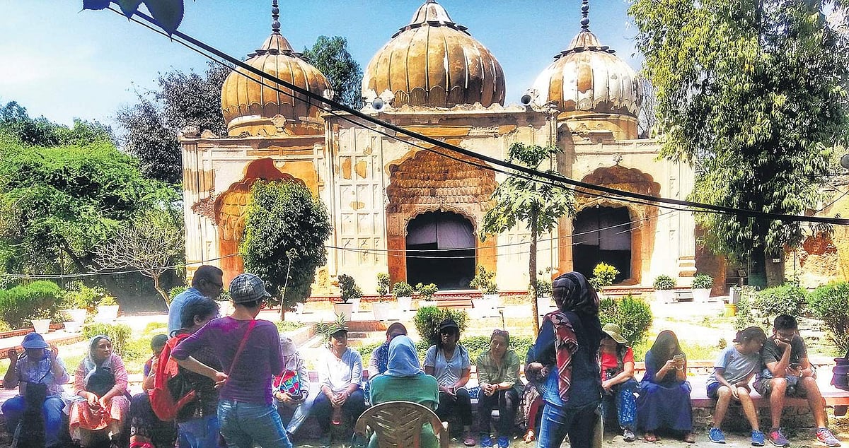 Take this walk to know more about Tawaif history from courts to kothas