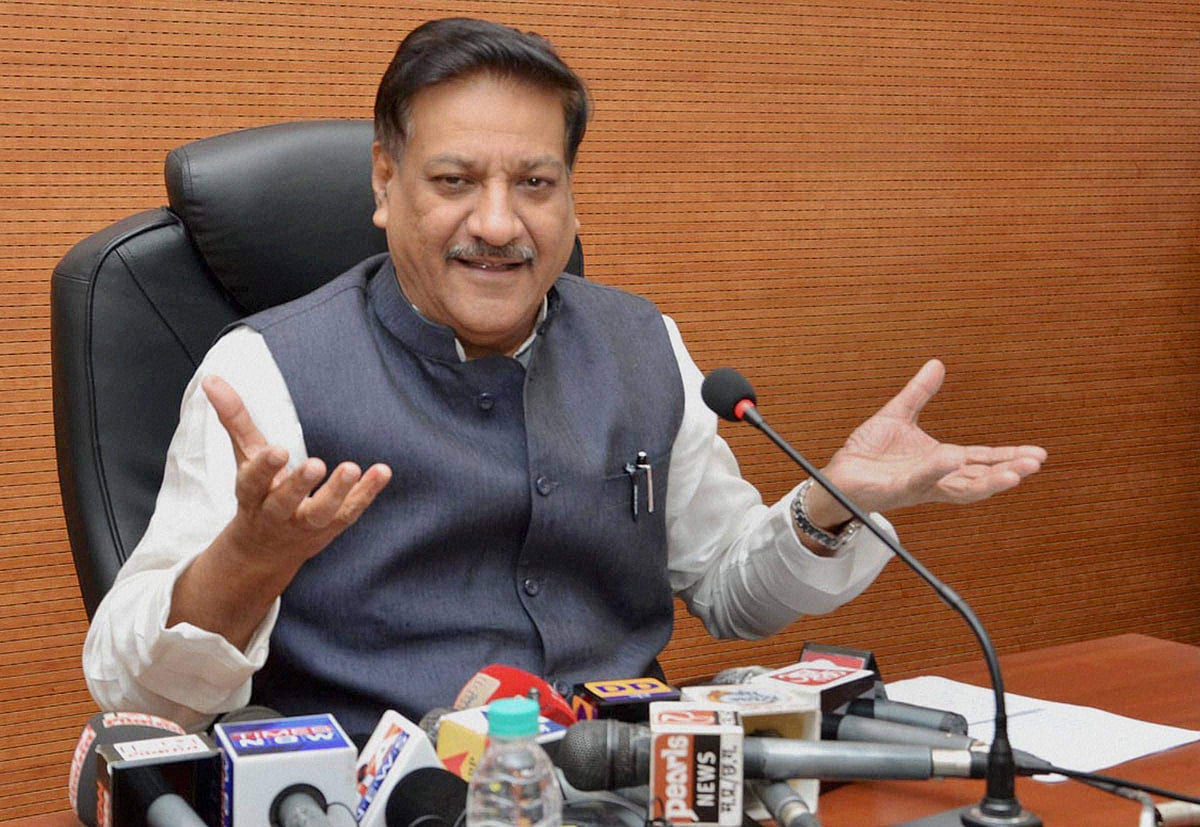 Prithviraj Chavan should reveal name of the leader who proposed tie-up ...