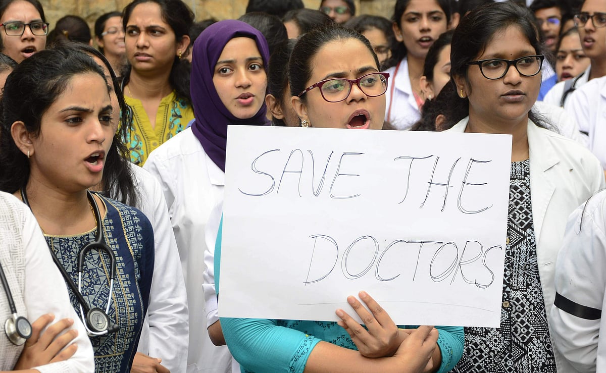 Medicos protest assault on Minto Hospital doctor