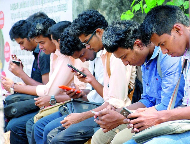 Kerala bans students from using cellphones, teachers accessing social ...