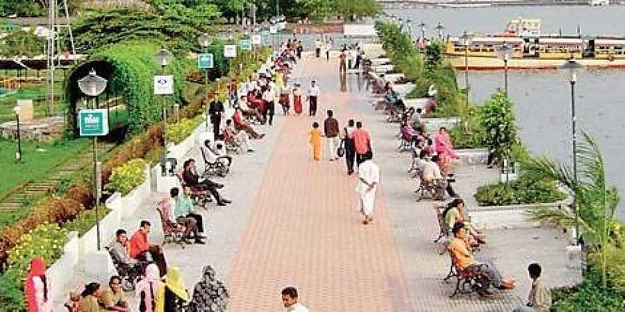 Implement order on Marine Drive walkway: HC