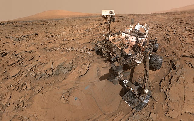 Mars Curiosity rover tastes first Martian sample in 'clay-bearing unit ...