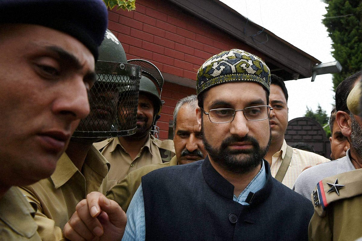 J&K: Mirwaiz Umar Farooq released from house arrest after 4 years, takes part in Friday prayers