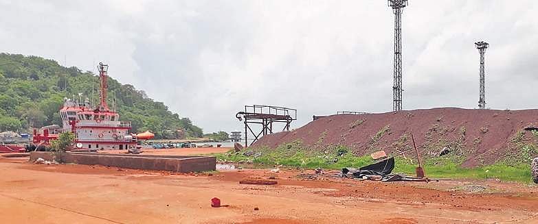 Tons of dumped iron ore choke Belekeri, Karwar ports