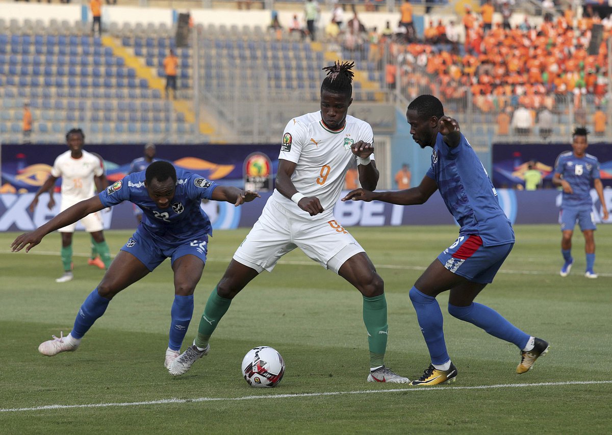 Wilfried Zaha strikes as Ivory Coast reach Cup of Nations last 16