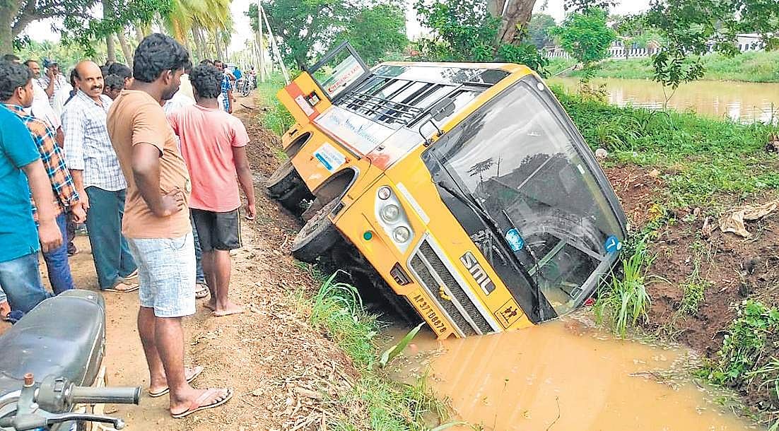 Close shave for 34 kids as school bus skids into canal in Eluru