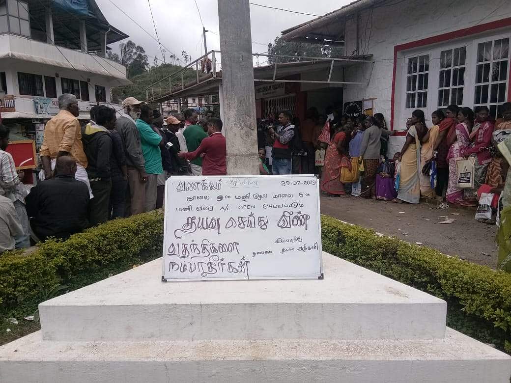 People rush to open postal account in Kerala's Munnar to get Rs 15 lakh ...