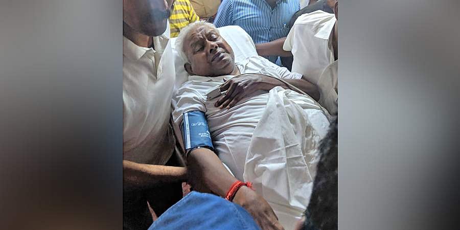 Oxygen mask on, 'Saravana Bhavan' founder Rajagopal surrenders in ...