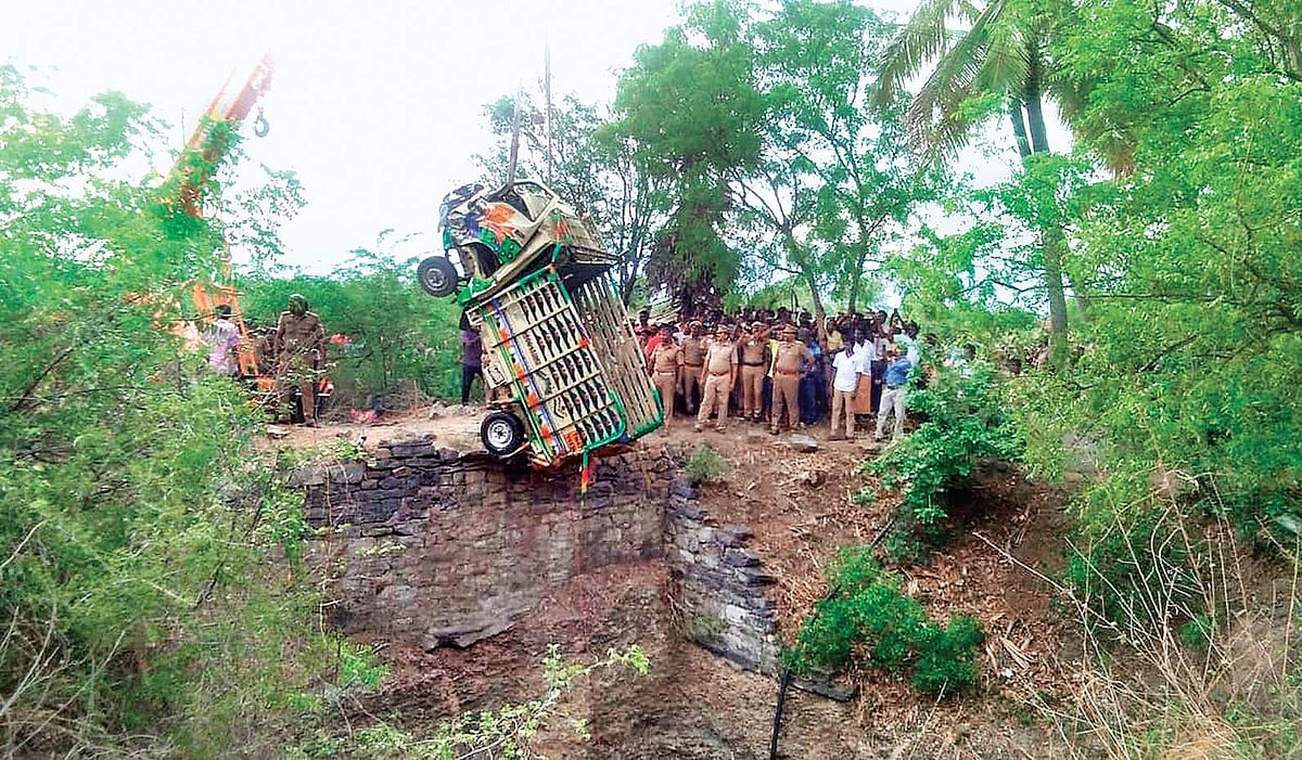 Curious passerby helps rescue survivors of Thuraiyur mishap
