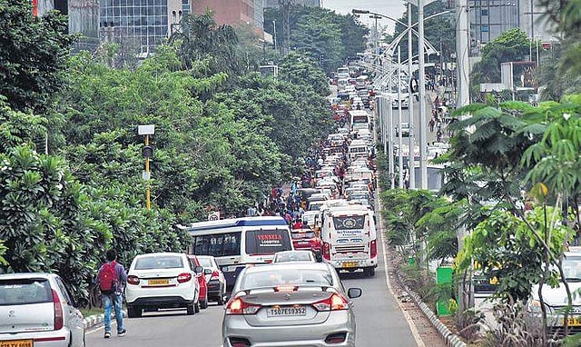Revamping of service roads may ease traffic congestion in Kokapet