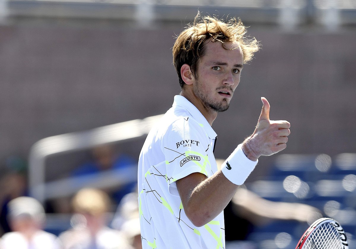 WATCH | Daniil Medvedev vows to do 'better' after flashing middle ...