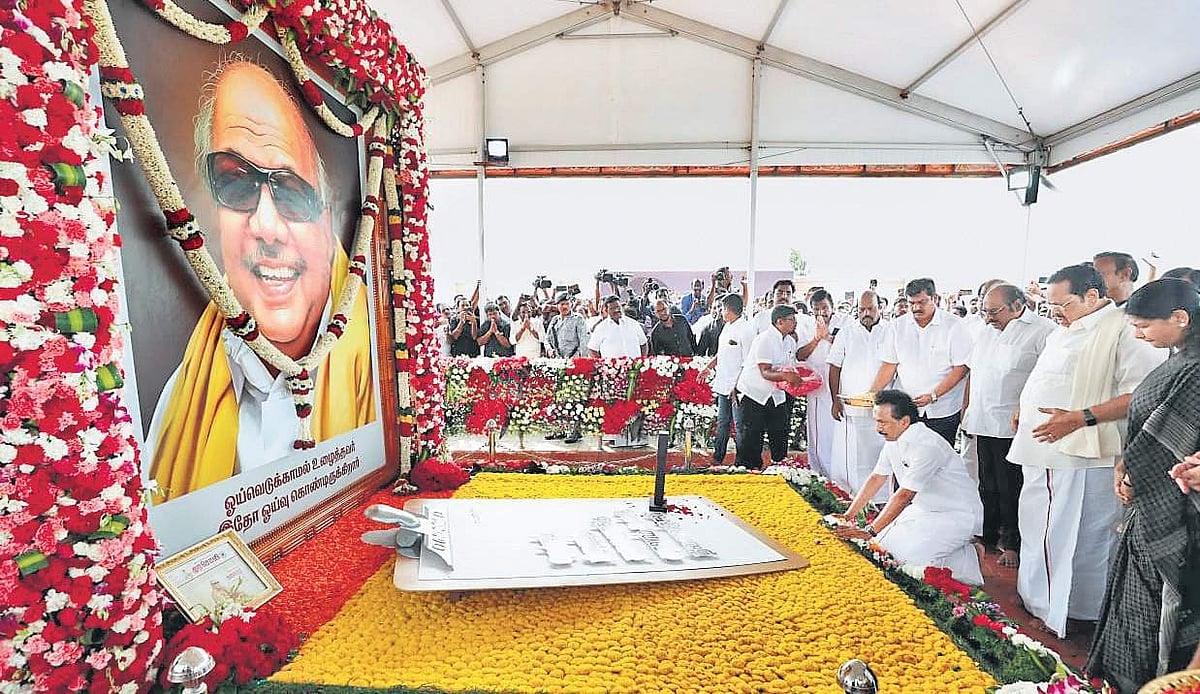 MK Stalin, Kanimozhi pay homage to father Karunanidhi