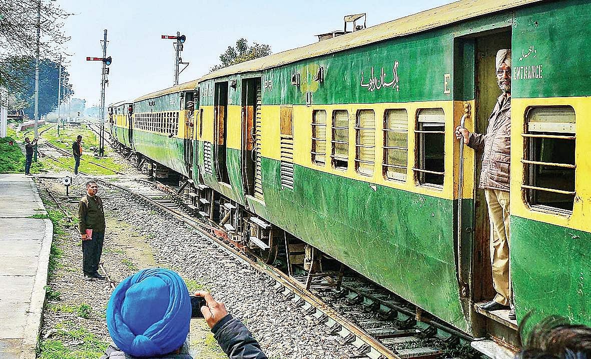 Samjhauta Express arrives at Delhi station 4.5 hours late