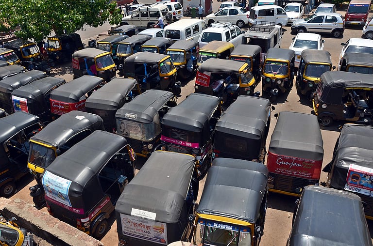 Autorickshaw driver' union oppose Karnataka govt's decision to grant ...