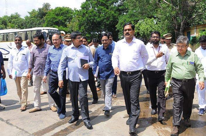 New RTC MD inspects bus depot in Vijayawada