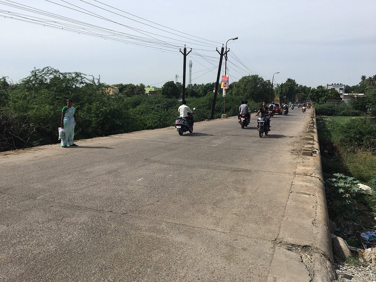 Bridge without railing in Chennai's Thiruverkadu poses risk to motorists